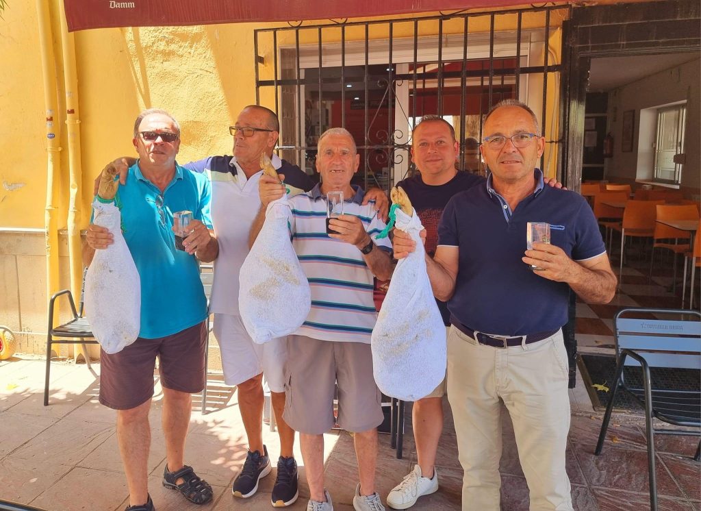 Cúllar Vega entrega los premios de la liga mundial de ‘Pellejo’, un ...